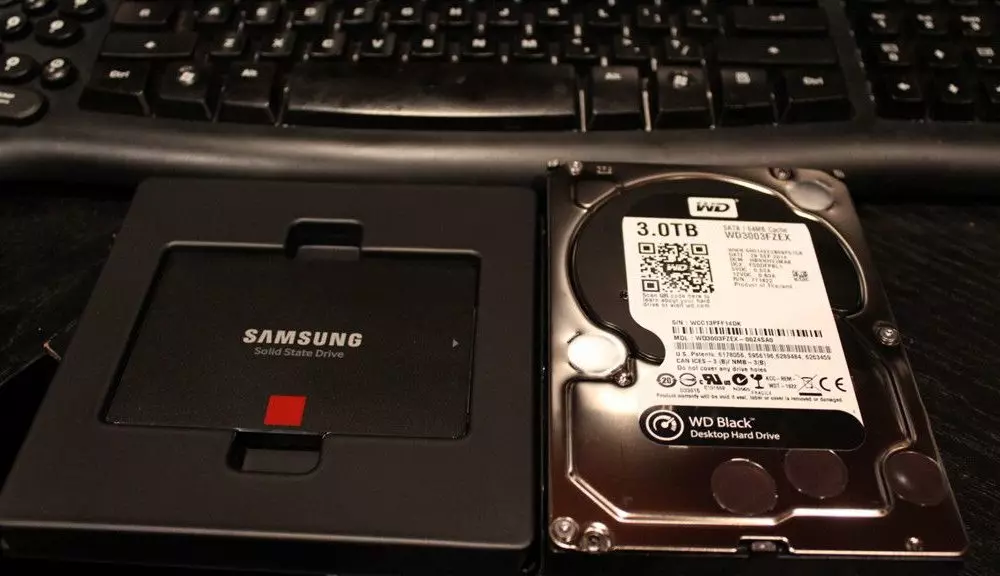 Isikhokelo: Ukunyuka kwe-SSD kwi-PC ngelixa ugcina i-hard drive