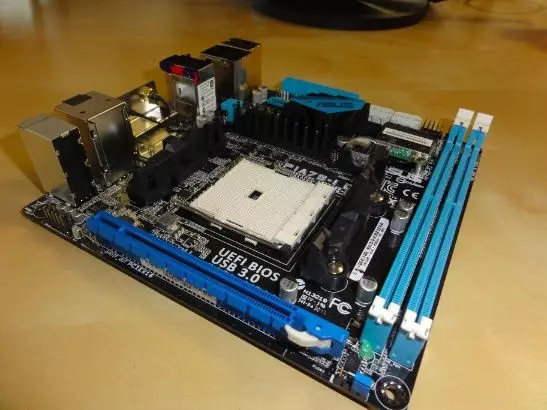 ASUS F1A75-I דעלוקסע