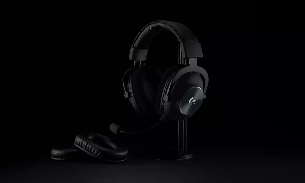 I-Logitech G Pro X Lightspeed i-headset yokudlala engenazingcingo