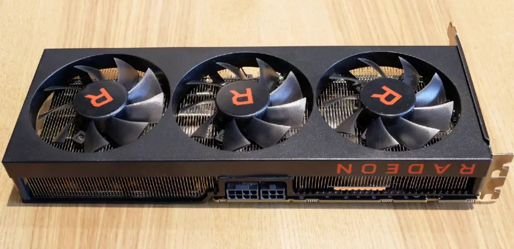 AMD Confirms Radeon RX Vega 56 Prototype With Three Fans 111280_2