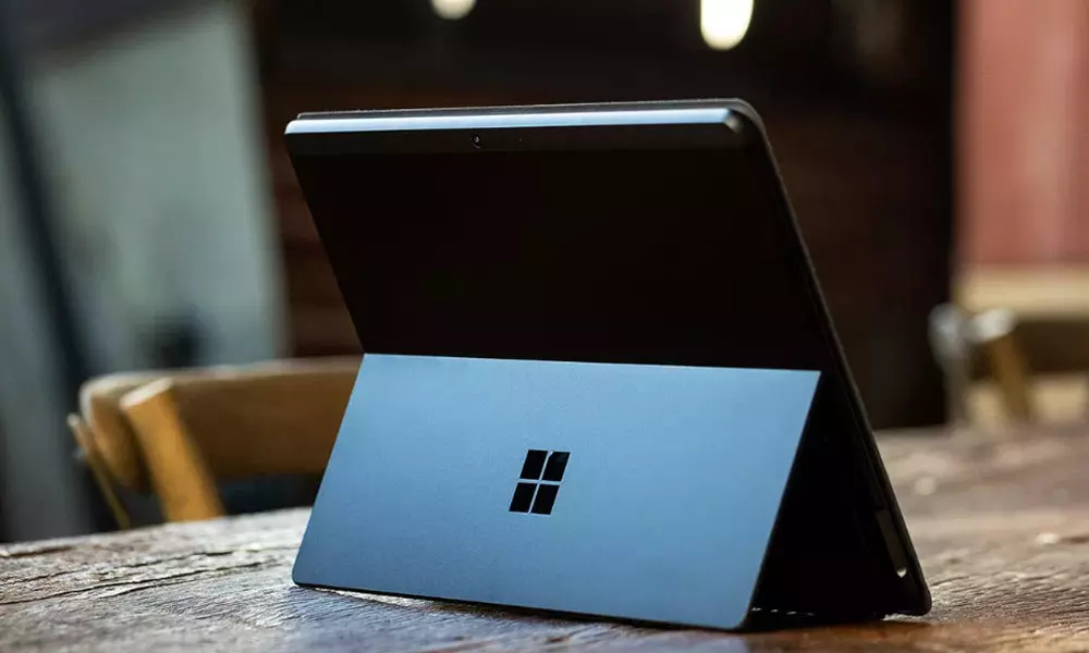 Nyochaa Surface Pro X Kedu ihe mgbasa ozi na-ekwu?