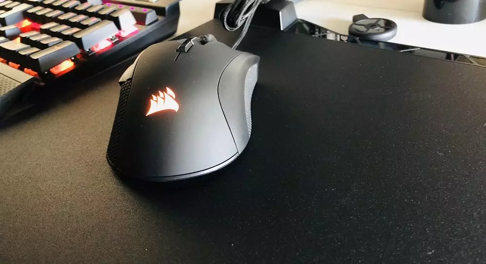 Corsair IRONCLAW RGB, test : une souris gamer avec une main de fer 11139_6