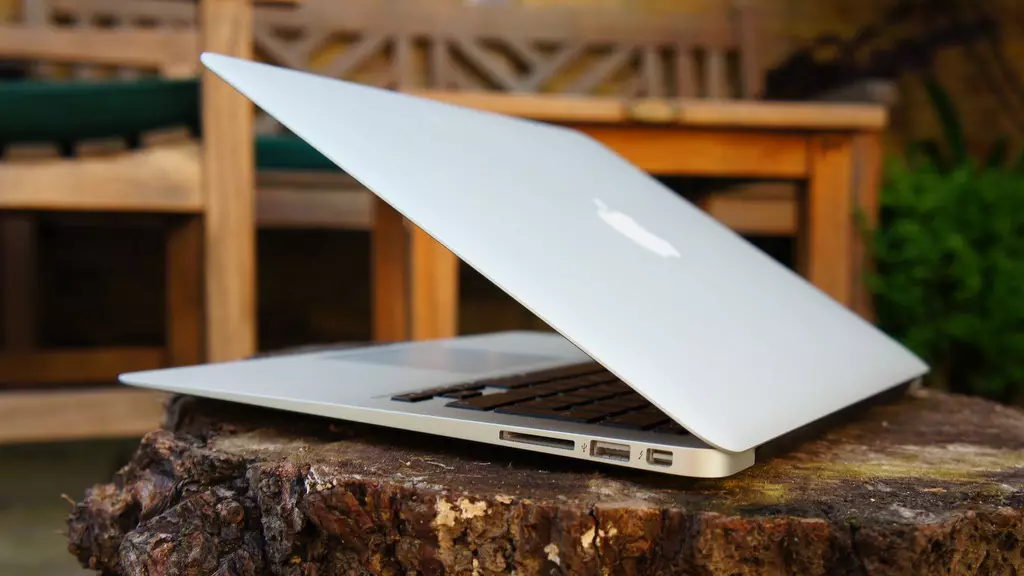 Apple lati kede isuna MacBook Air aarin ọdun 11230_1