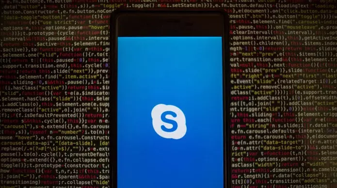 Microsoft Skype वार्तालाप सुनता है