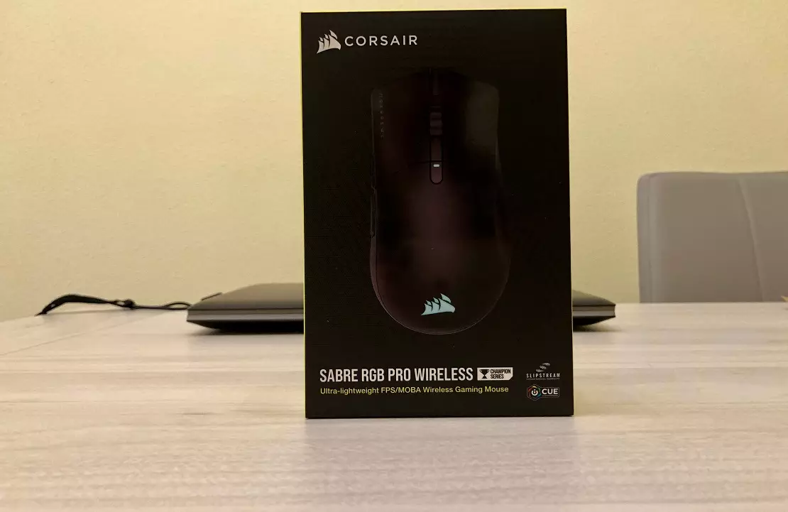 Corsair Sabre RGB Pro không dây