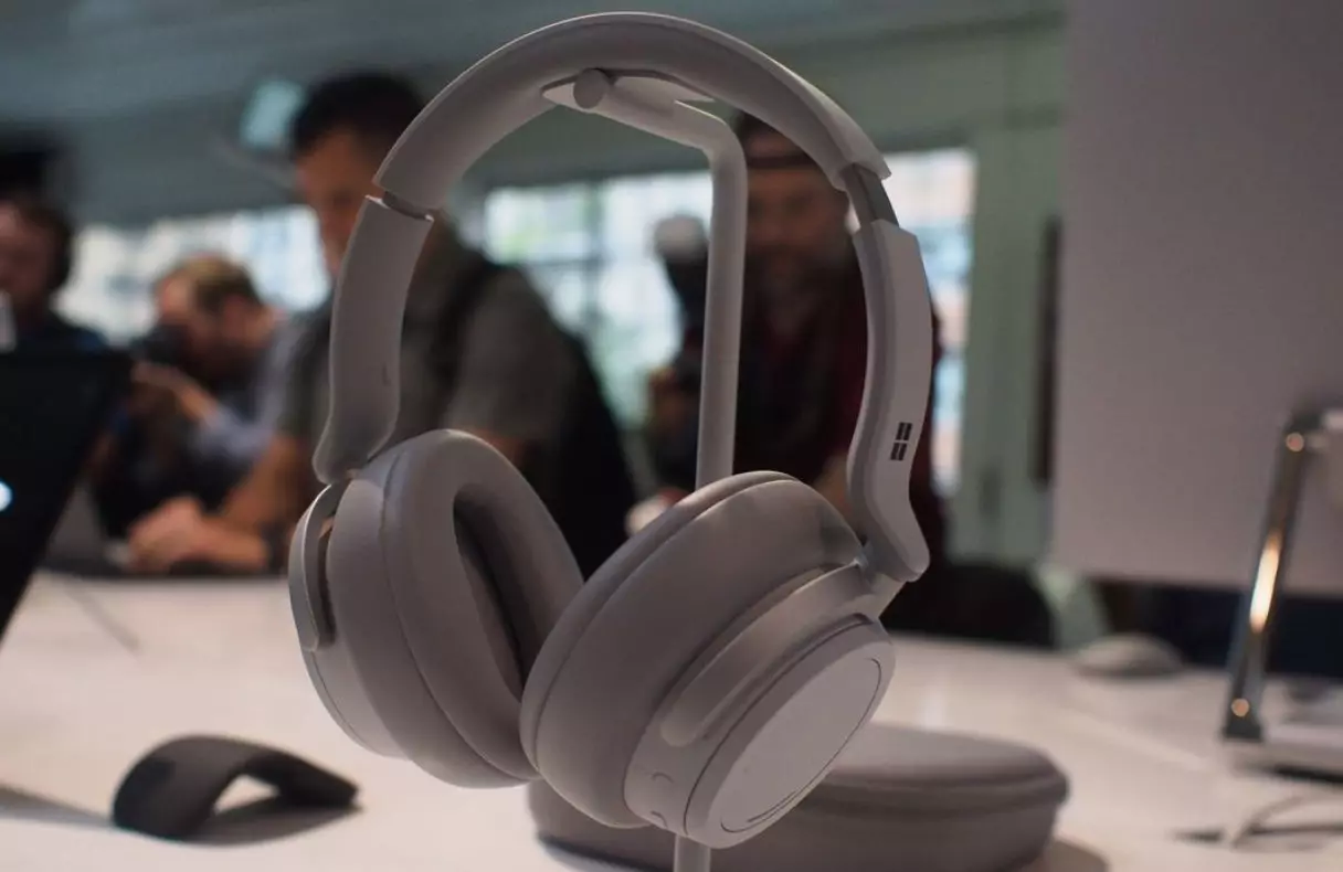 Microsoft nambihan Surface Headphones kana jajaran hardware na 13920_2