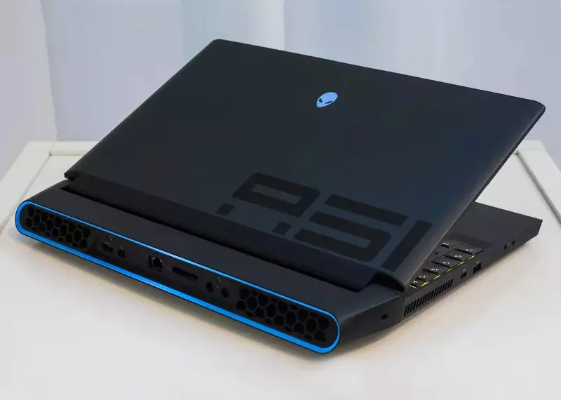 Alienware क्षेत्र-51m कालो