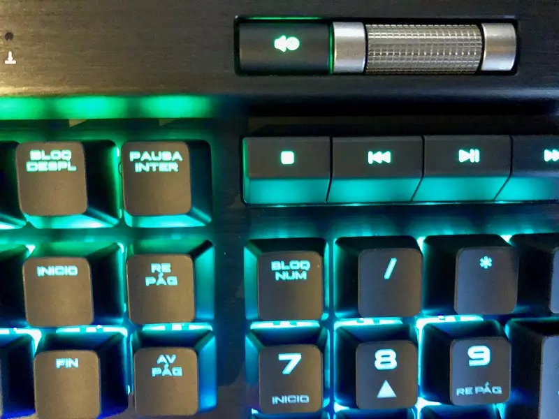 CORSAIR K70 RGB MK.2: Жеңилгис көрүнгөн нерсени жакшыртуу 16810_13