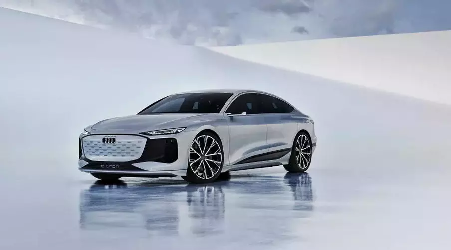 Audi A6 e-tron va proiecta jocuri video pe un perete în timp ce îl reîncărcați 23107_5