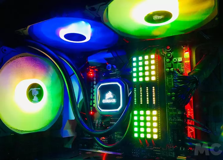 „Corsair iCUE 220T RGB Airflow“ ir „Corsair iCUE SP140 RGB PRO“ apžvalga: oro spalvos atradimas 24647_5