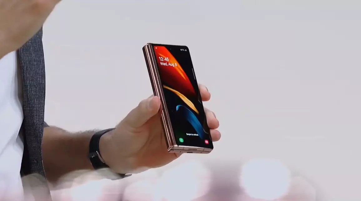 Samsung компаниясы Galaxy Z Fold2 телефонын таныстырады 26357_6