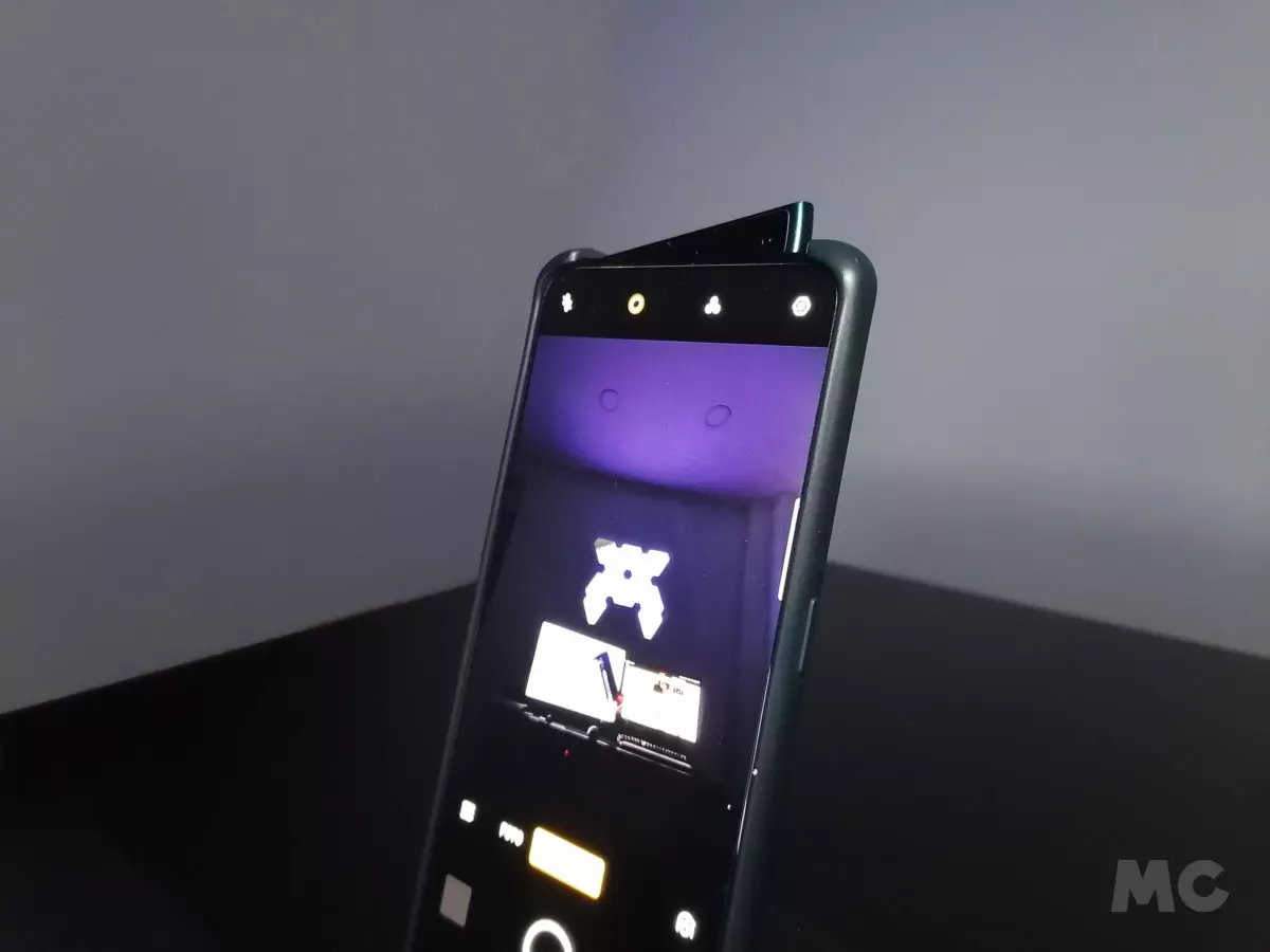 Oppo Reno2 iššokantis fotoaparatas