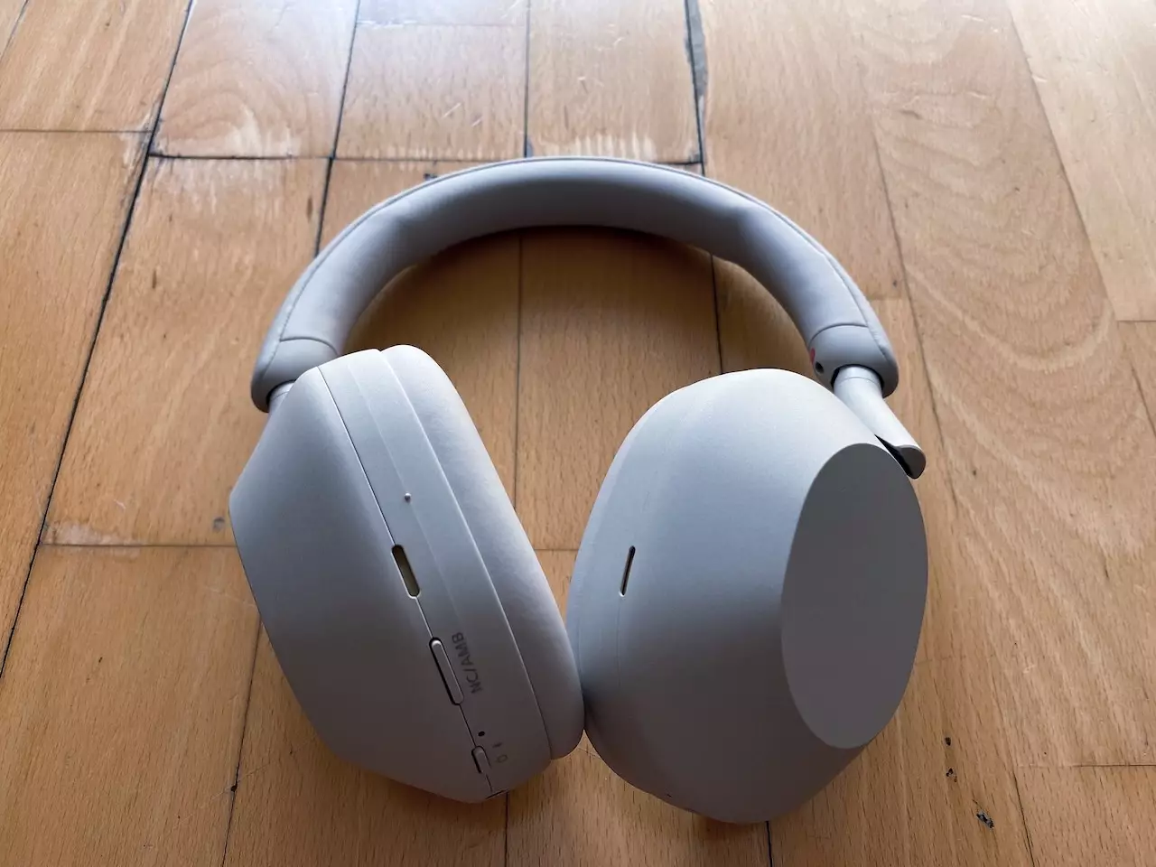 Sony WH-1000XM5 ግምገማ፡ የዝምታው ንጉስ ተመልሶ መጥቷል። 27_2