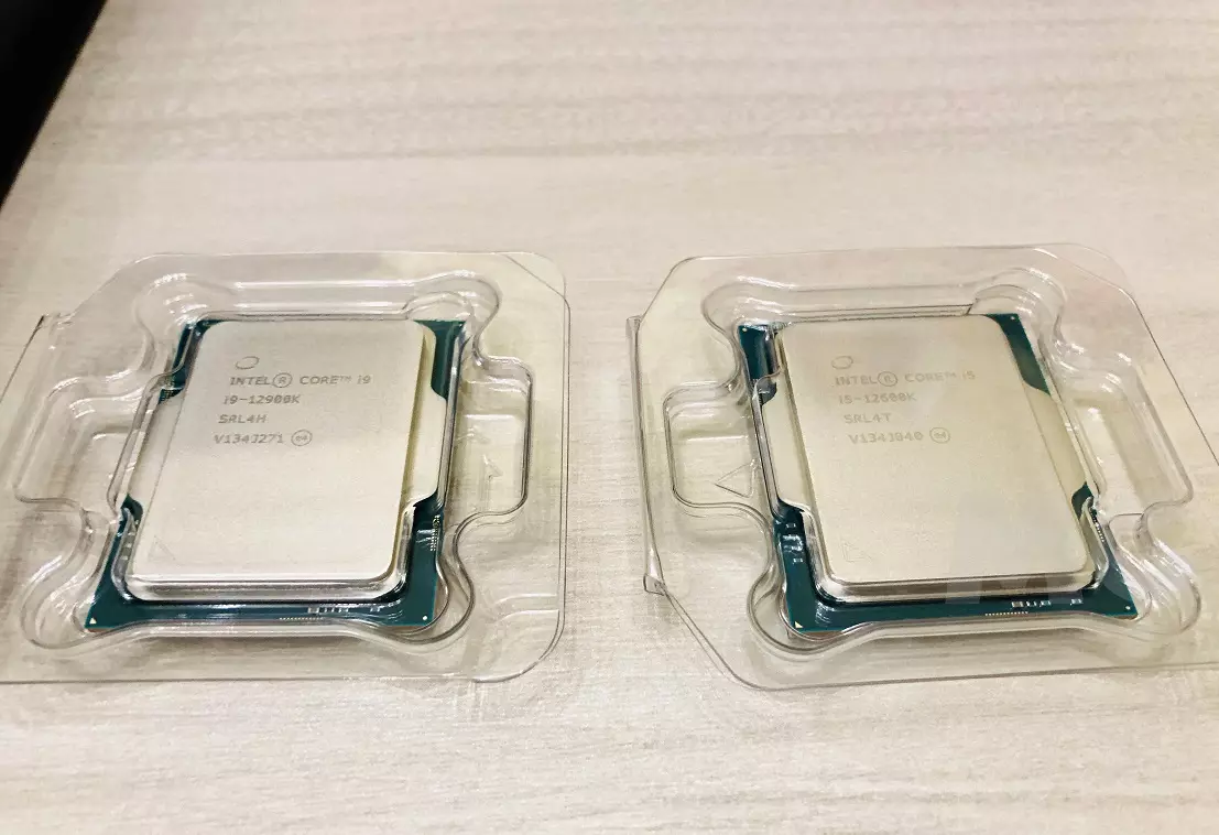 Intel Alder Lake-S : Tout ce qu'il faut savoir, on vous montre, en images, à quoi ressemblent les Intel Core i9-12900K et Core i5-12600K 4179_3