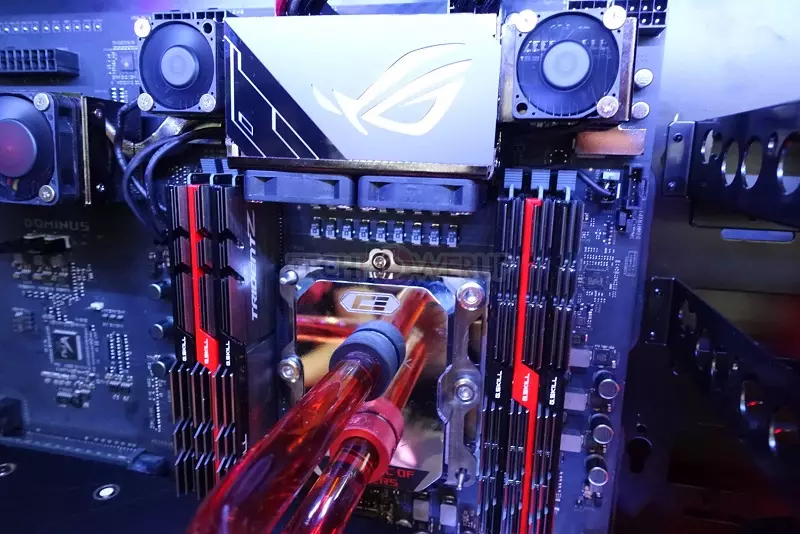 Images de la carte mère ASUS ROG Dominus avec processeur Intel Core i9 à 28 cœurs 45407_2