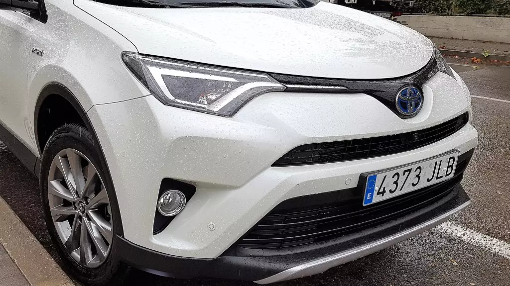 Toyota Rav4 hybryda: drugi SUV 5163_28