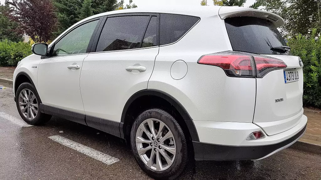 Toyota Rav4 hybrid: ang laing SUV 5163_37