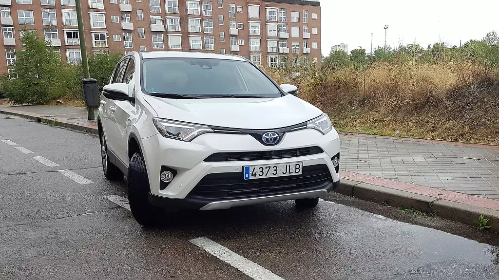 Toyota Rav4 হাইব্রিড: অন্য SUV 5163_41