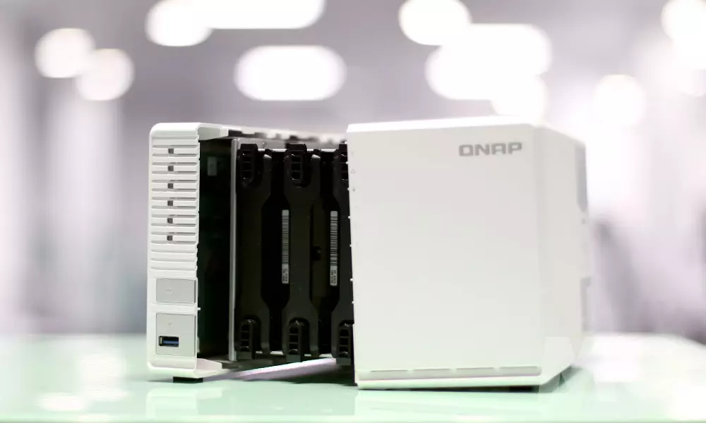 QNAP TS-328 पुनरावलोकन 7210_3