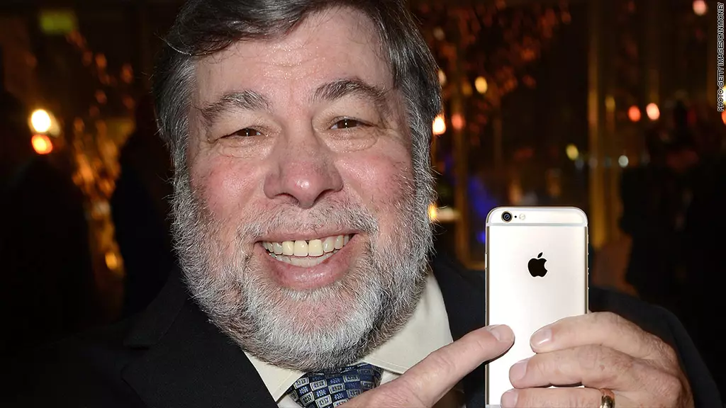 Ua manatu Steve Wozniak e aoga tele iPhones, e tusa lava mo le tau 78138_1