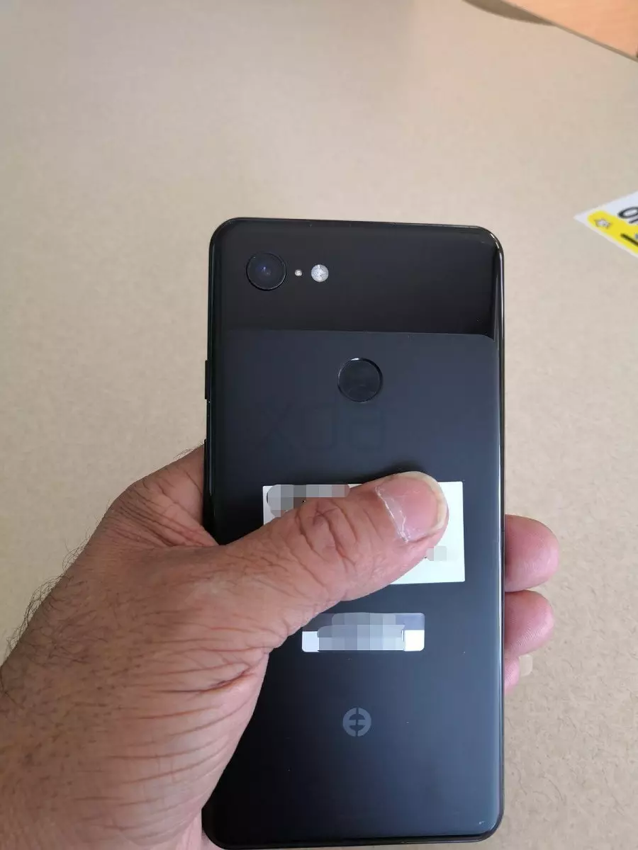 Ihe onyonyo ohuru nke Google Pixel 3 XL, nkọwapụta enwere ike 81340_9