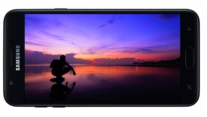 Samsung ya sanar da Samsung Galaxy J3 (2018) da J7 (2018) 81342_1