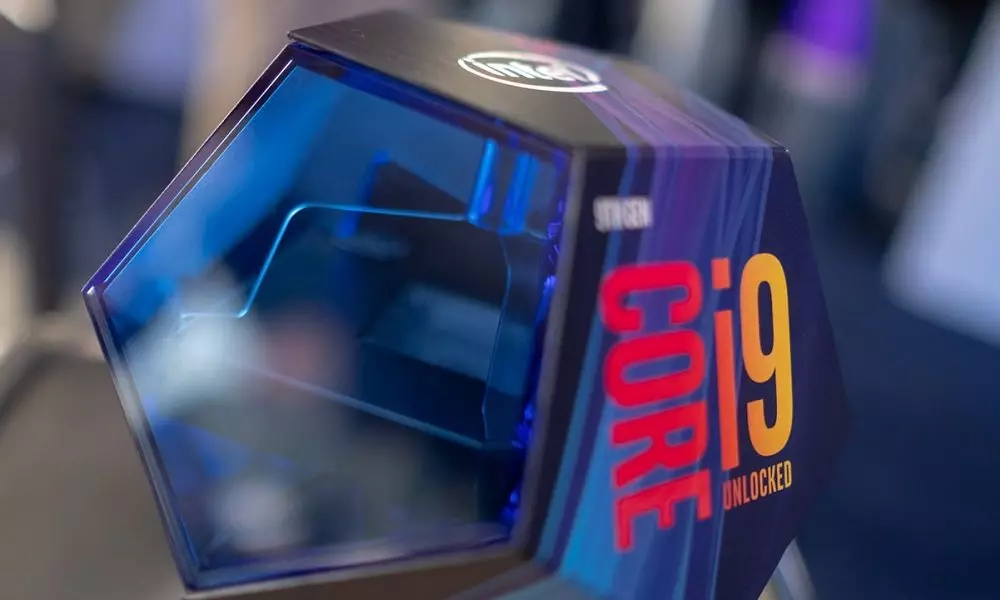 แสดงรายการ Core i9 9900KFC: มีความแตกต่างอะไรบ้างเมื่อเทียบกับ Core i9 9900K?