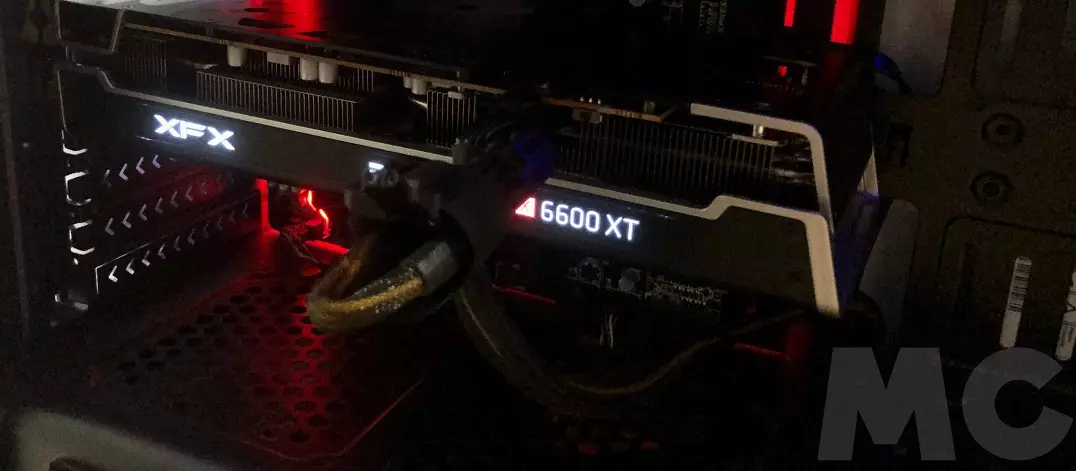 XFX Radeon RX 6600 XT Merc 308 endurskoðun: Faðmar 1080p gaming 8908_13