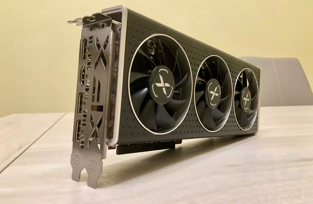 XFX Radeon RX 6600 XT Merc 308