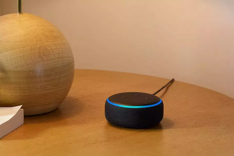 Amazon zoo siab nrog lub kaum os tshiab Echo nrog Alexa 9812_5